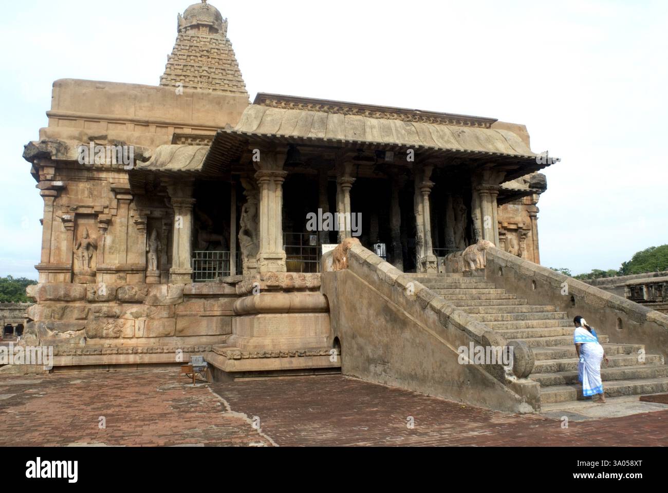 Devotees Climbing Stairs of Brihadeshwara Temple Also called Big Temple ...
