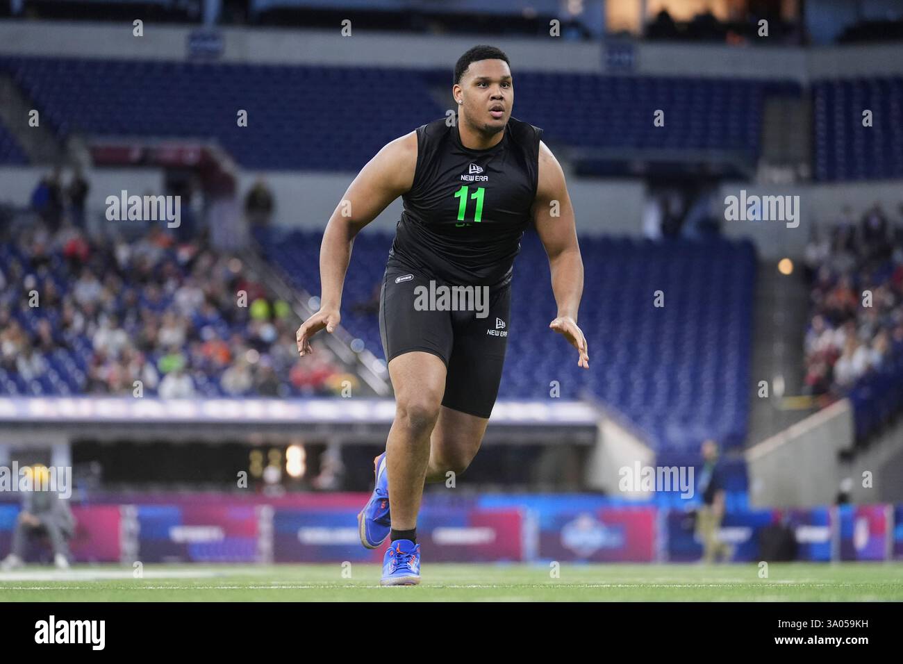 Florida offensive lineman Brandon Crenshaw-Dickson runs a drill at the ...