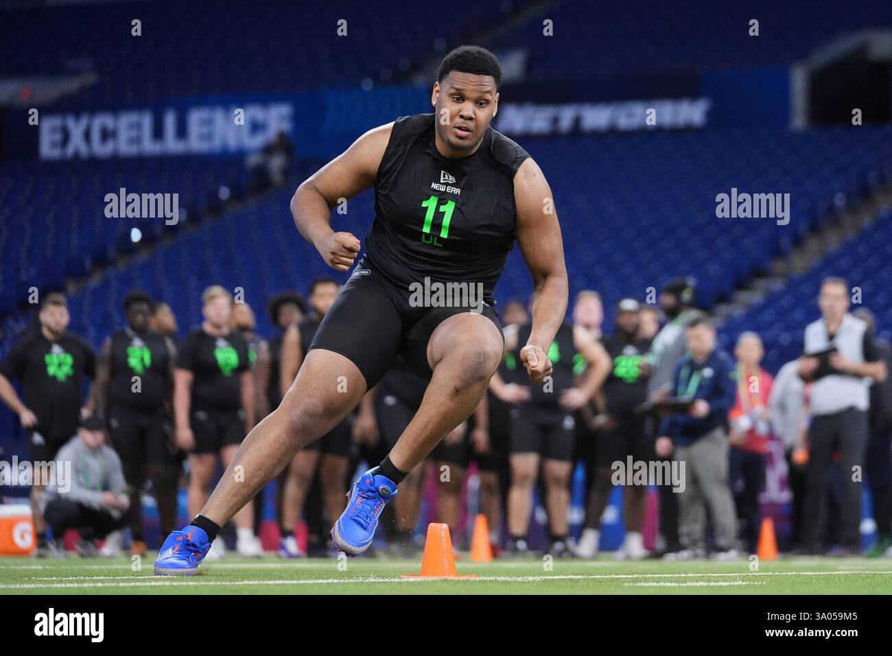 Florida offensive lineman Brandon Crenshaw-Dickson runs a drill at the ...