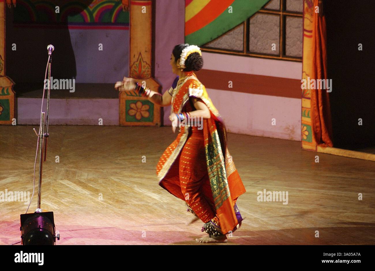 Lavni dance, traditional Maharashtrian dance Mumbai Bombay, Maharashtra ...