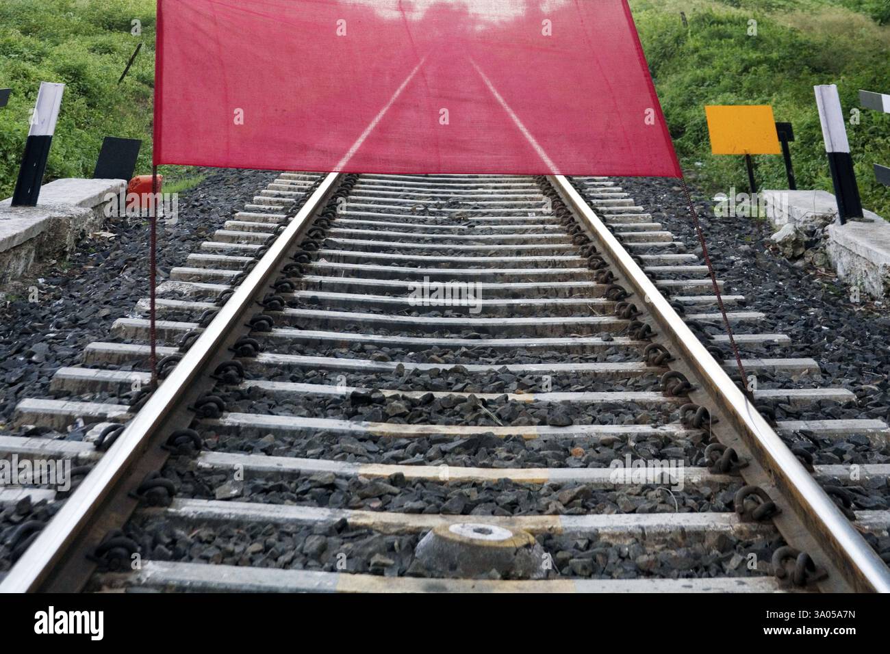 Train stop red signal hi-res stock photography and images - Alamy