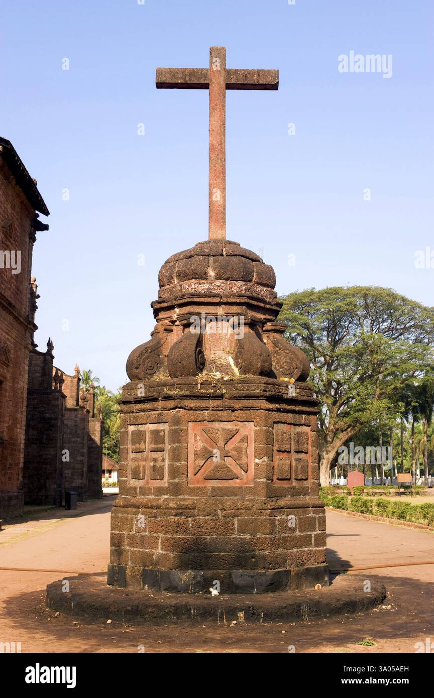 Huge cross erected on structure at basilica of bom jesus at velha, Goa ...