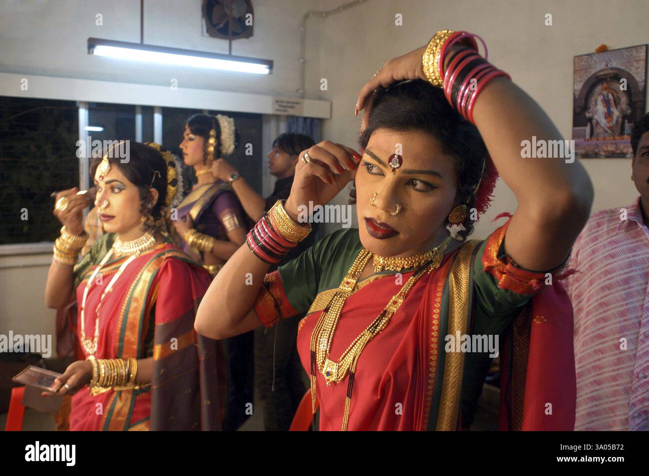 Giving final touches before show Bin Baicha Tamasha, India NO MR Stock ...