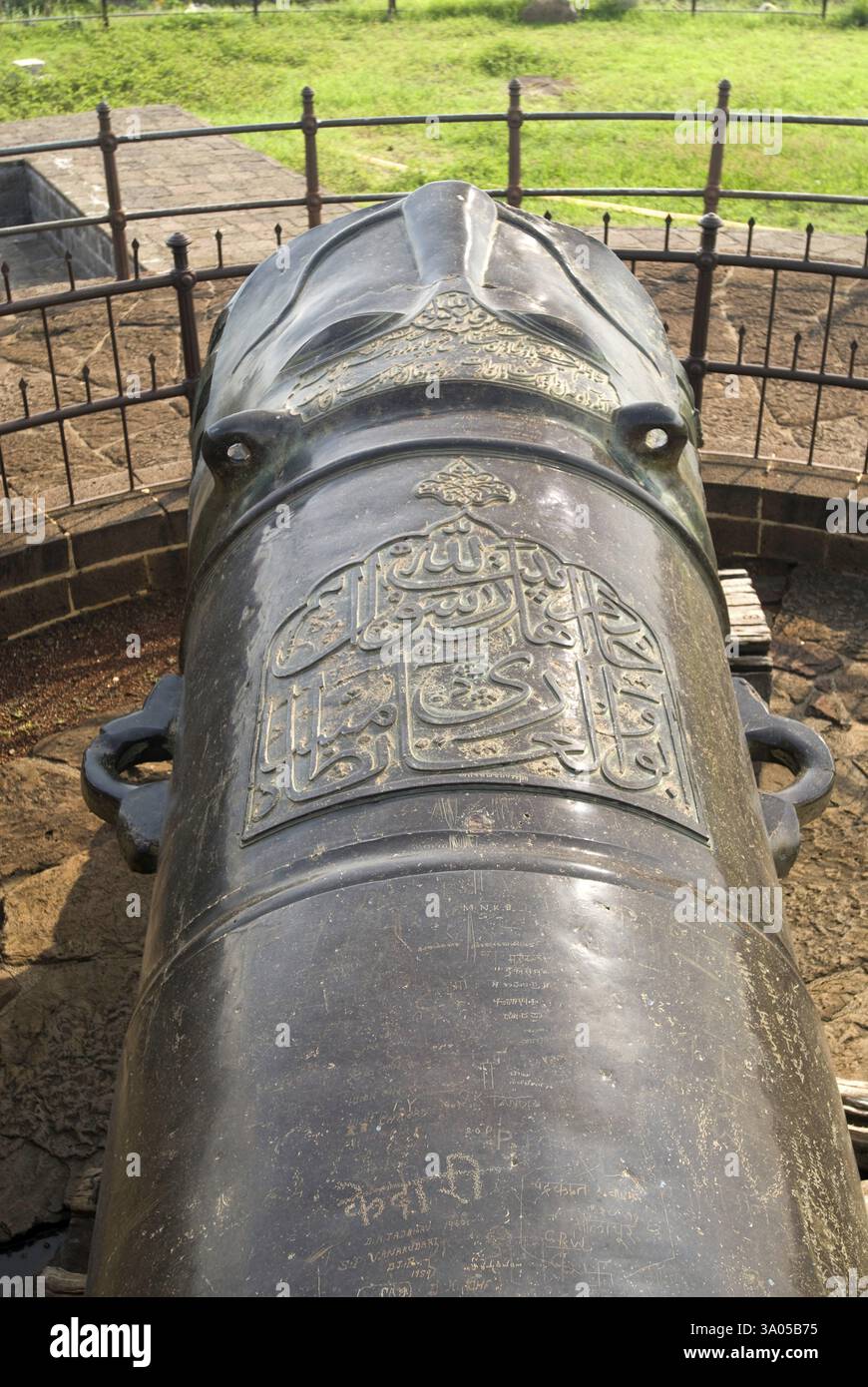 Largest medieval cannon in world, Sherza Burj Lion Gate, Bijapur ...