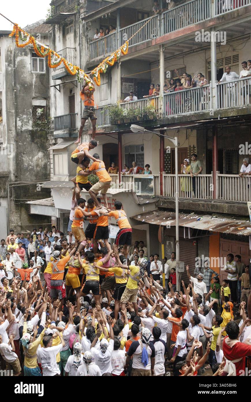 Govinda broke Dahi Handi, Human Pyramid, Janmashtami janmashtmi gokul ...