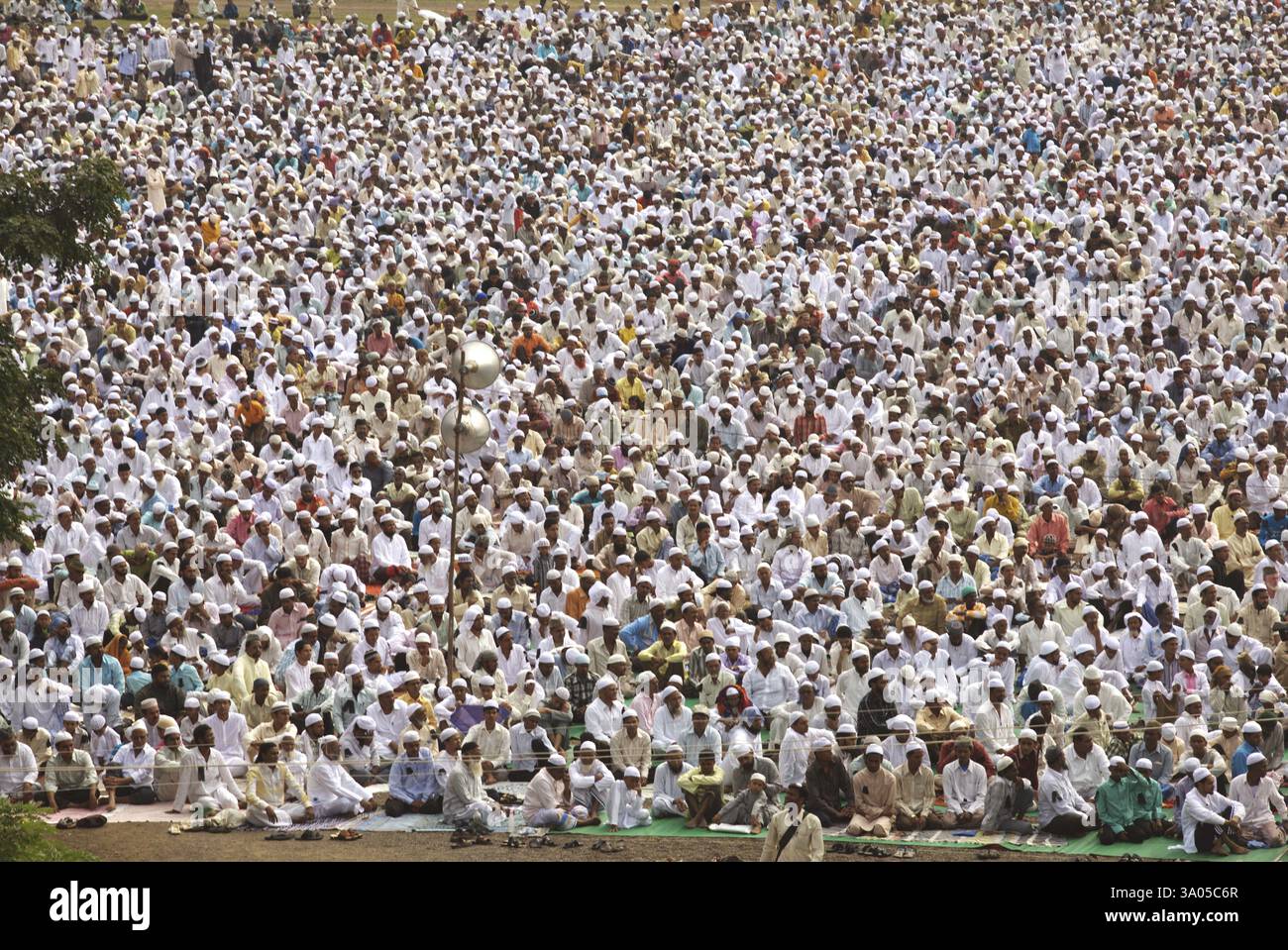 Crowd gathered for Eid al Fitr or Ramzan id namaaz at Lashkar-e-Eidgaah ...
