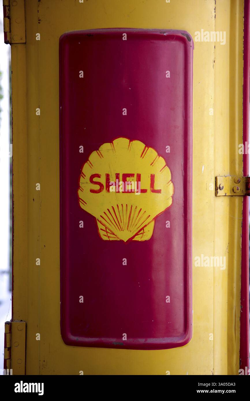Old Petrol pump by shell, manual petrol pump Stock Photo - Alamy
