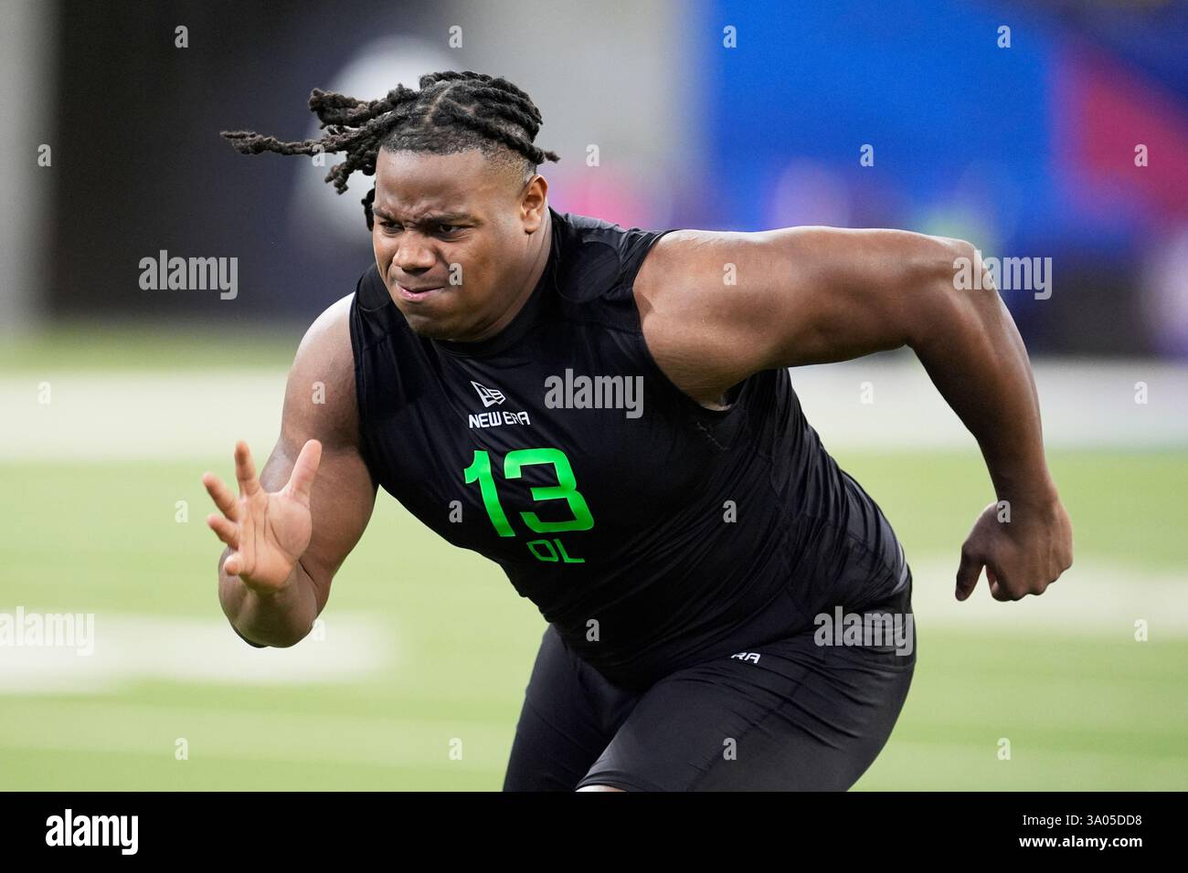 Minnesota offensive lineman Aireontae Ersery runs a drill at the NFL ...