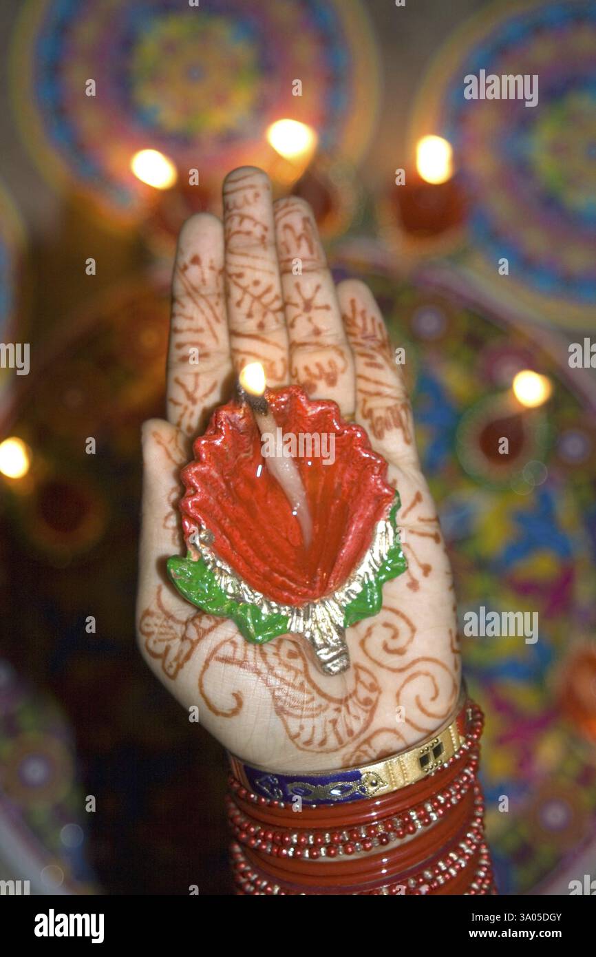 Woman holding diya dip dipak oil lamp on hand, Mehandi Heena pattern ...