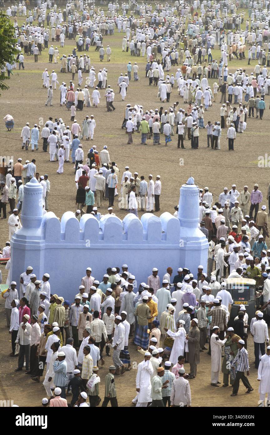 Crowd gathered for Eid al Fitr or Ramzan id namaaz at Lashkar-e-Eidgaah ...