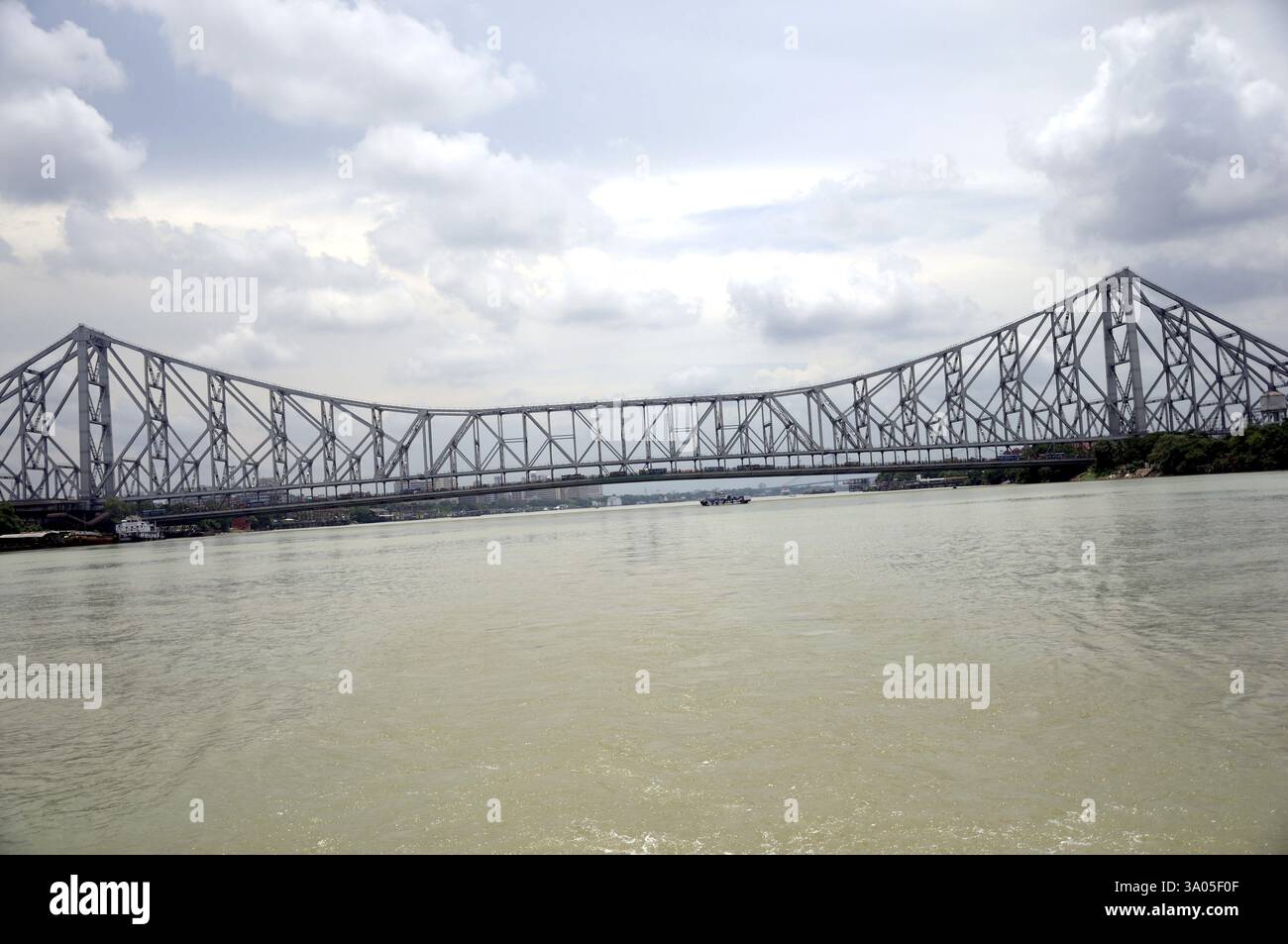 Howrah bridge on hooghly river, Calcutta Kolkata, West Bengal, India ...
