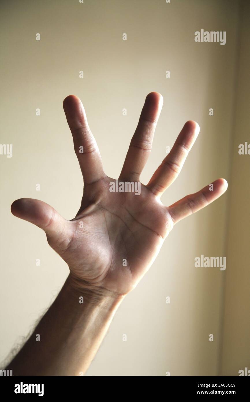 Hand shows signs fingers hi-res stock photography and images - Alamy