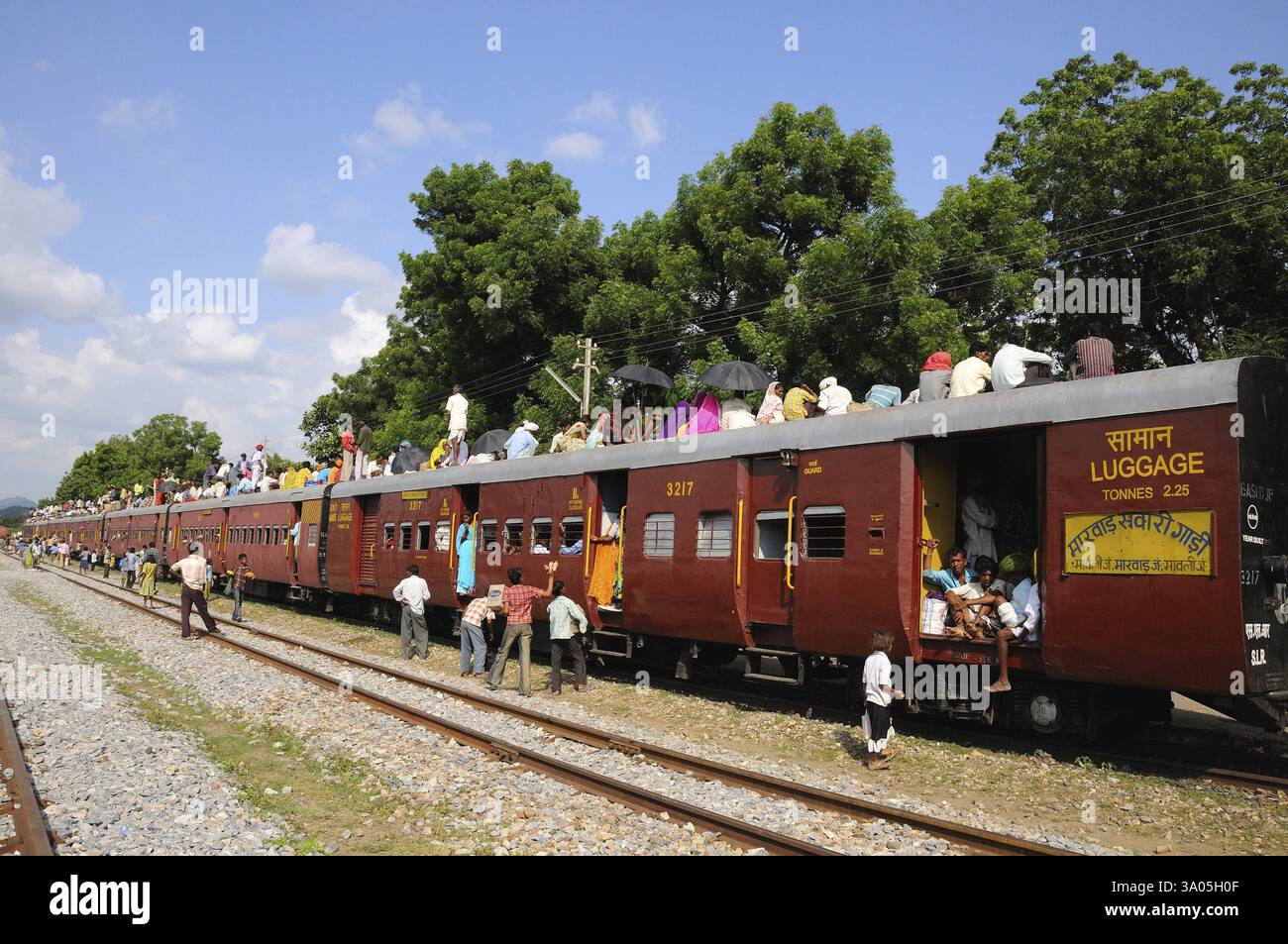 People climbing on roof of train for risky travel, Marwar railway ...