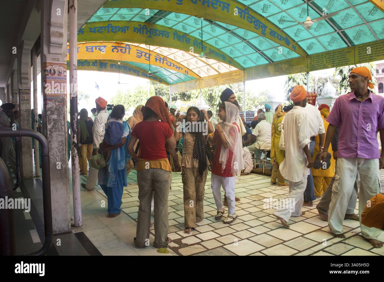 Sikh Devotees outside Swarn Mandir Golden temple, Amritsar, Punjab ...