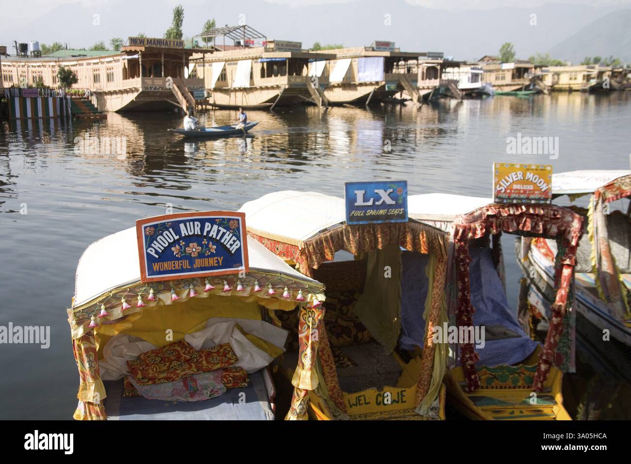 Shikara boats at bank of dal lake, Srinagar, Jammu and Kashmir, India ...