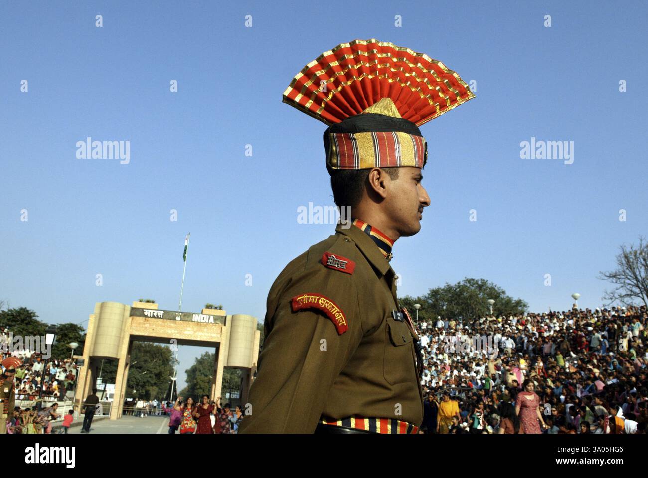 Indian Border Security Force soldier during retreat ceremony at India ...