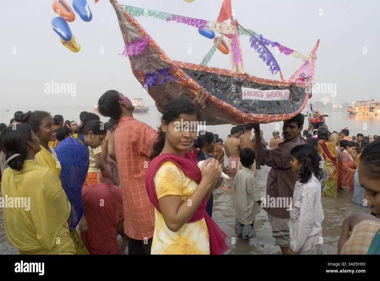 Kartik Purnima (Full Moon) full moon) celebration at Babu Ghat, Kolkata ...