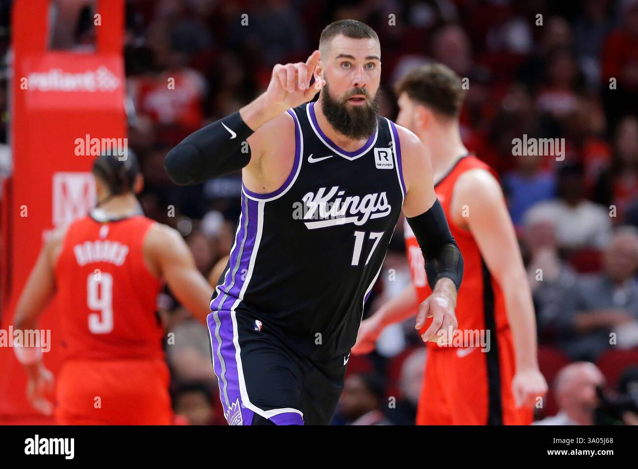 Sacramento Kings center Jonas Valanciunas (17) celebrates his basket ...