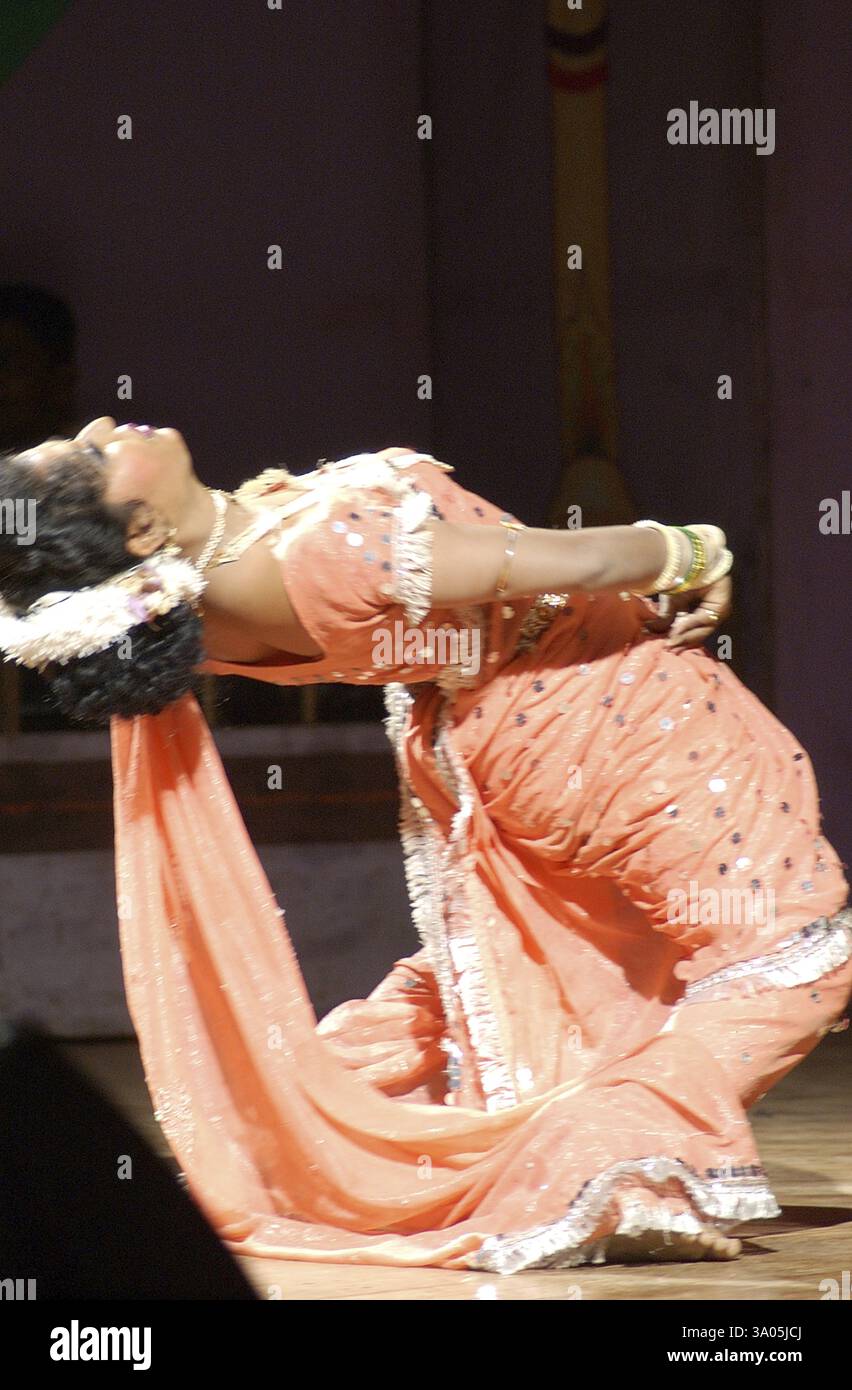 Lavni dance, traditional Maharashtrian dance Mumbai Bombay, Maharashtra ...