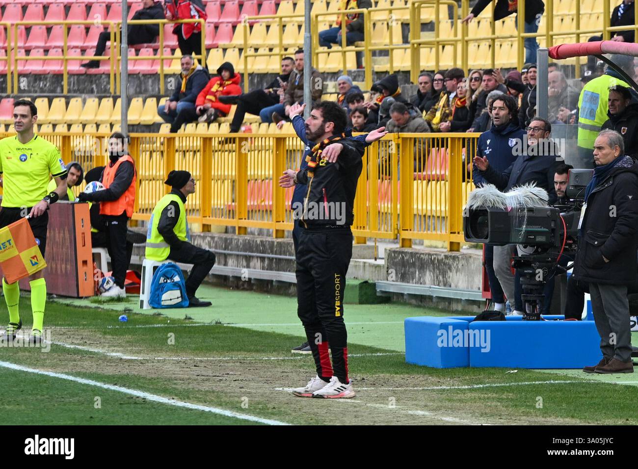 Catanzaro, Italy. 02nd Mar, 2025. Fabio Caserta during US Catanzaro vs ...