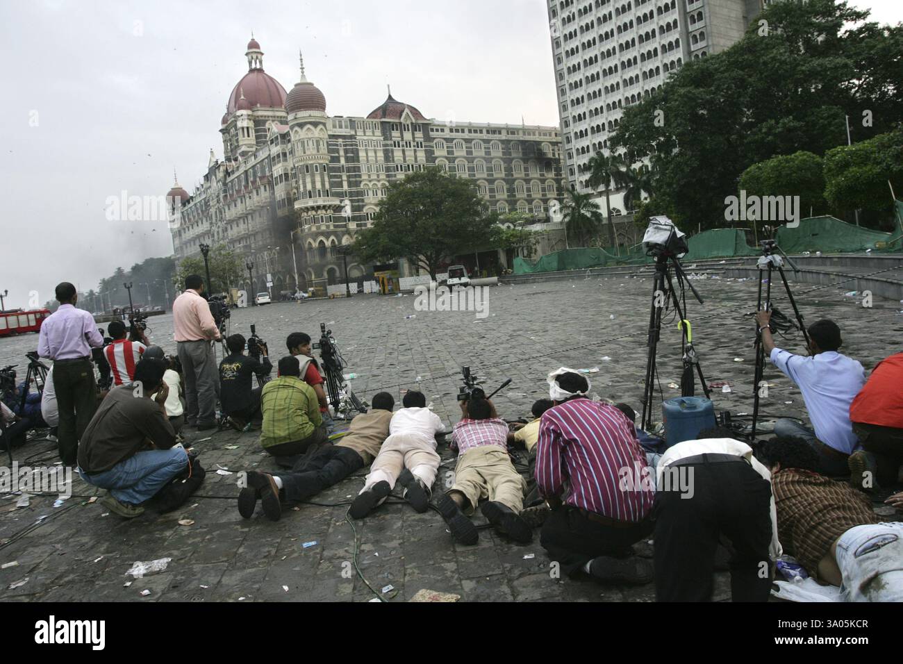 News reporter and cameramen posted themselves Taj Mahal hotel during ...