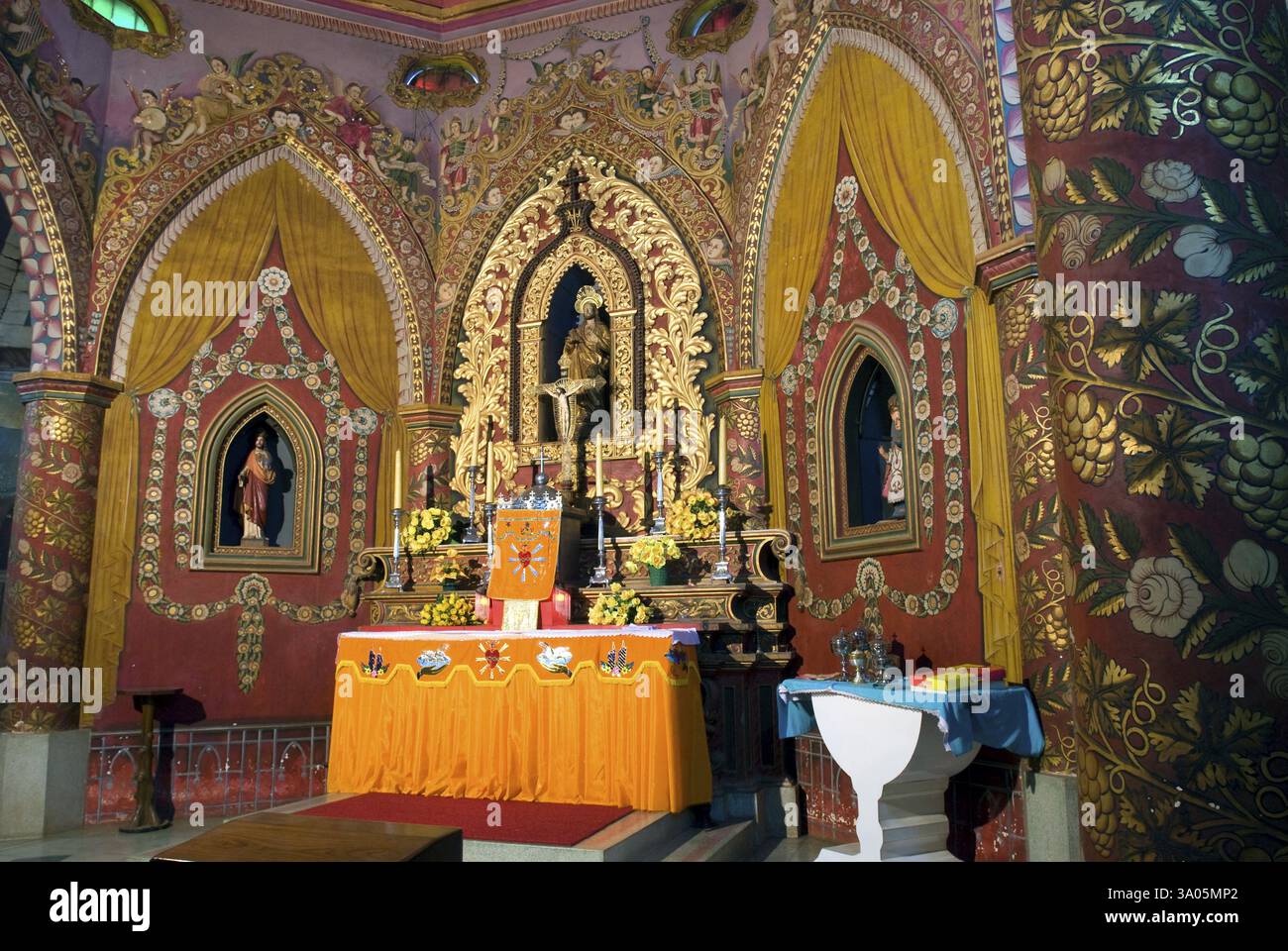 Art in wood, St. Anthony's church built in 18th century, Ollur, Kerala ...