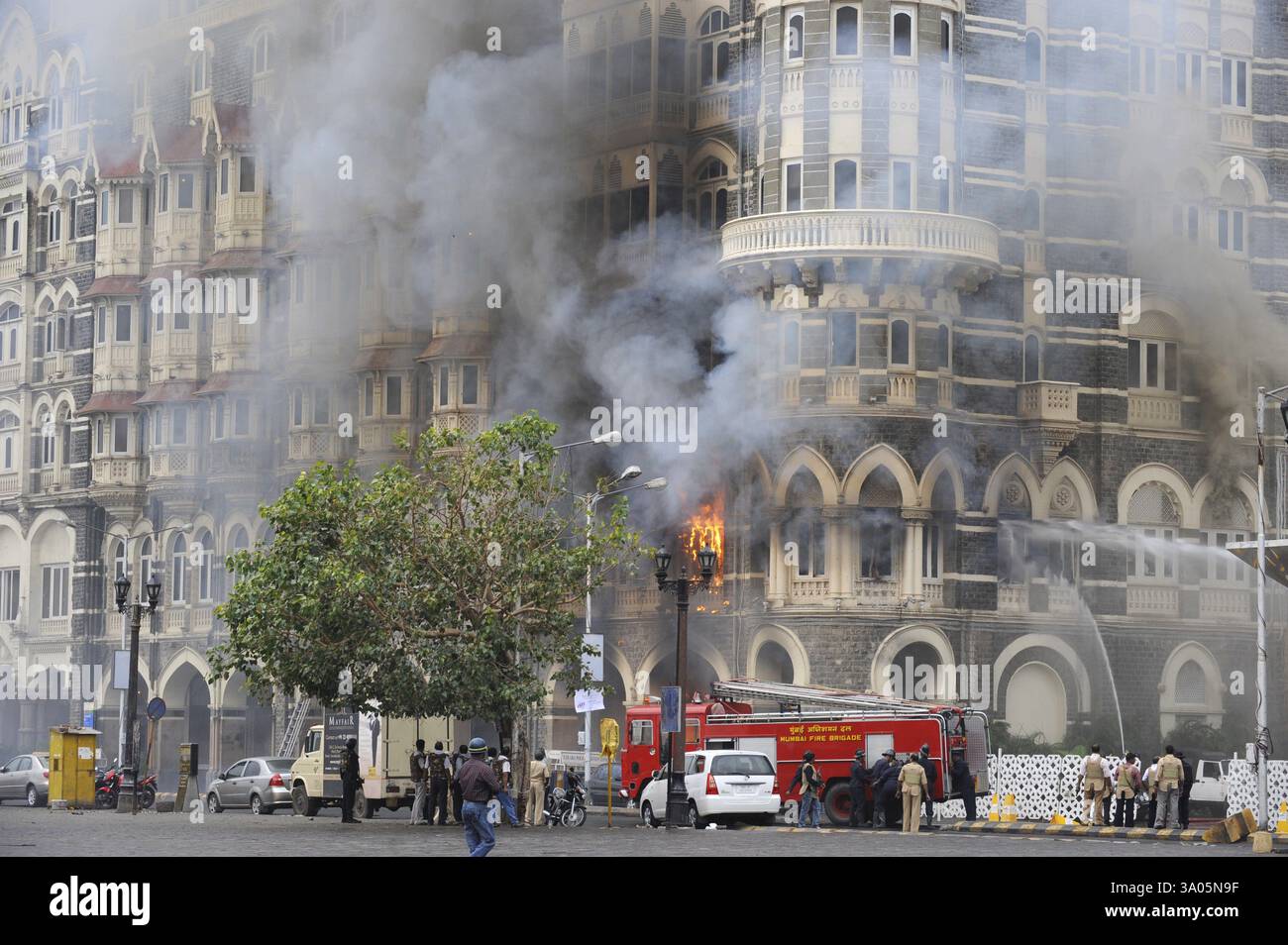 Fire inside Taj Mahal hotel Fire Brigade taking position, terrorist ...