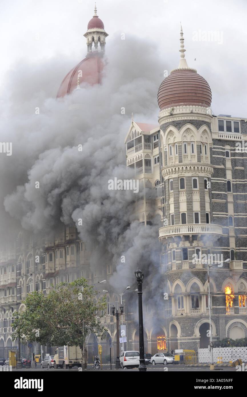 Fire inside the Taj Mahal hotel, after terrorist attack by Deccan ...