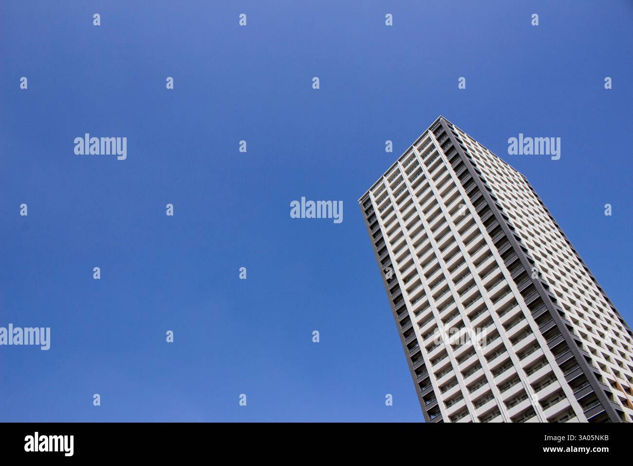 A building seen from a low angle Stock Photo - Alamy