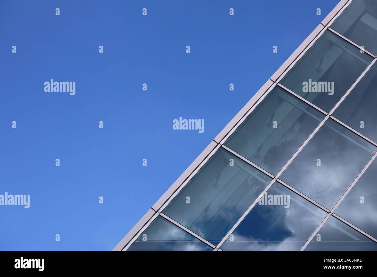 Glass negative building exterior hi-res stock photography and images ...
