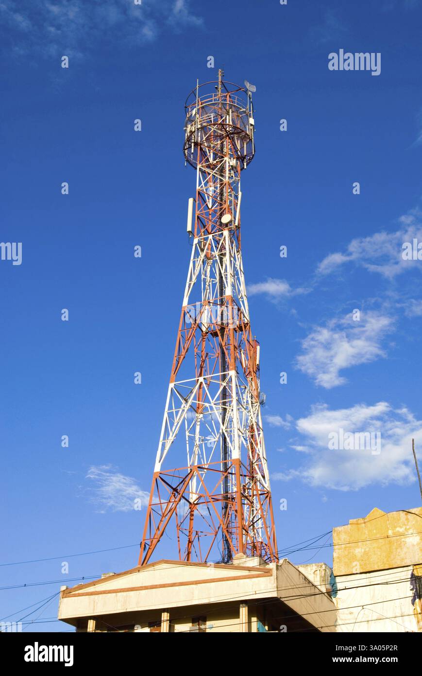 Cell phone tower india hi-res stock photography and images - Alamy