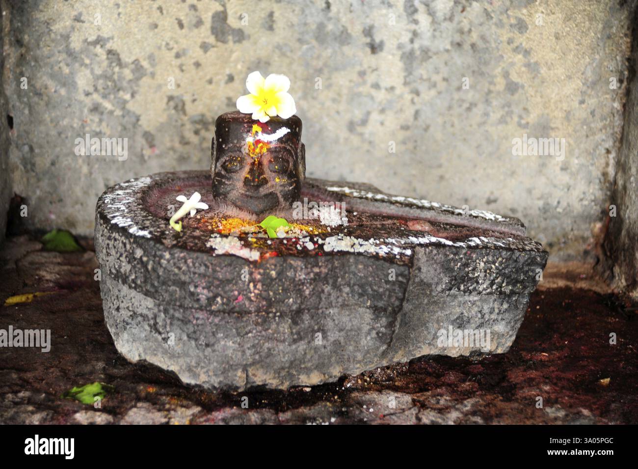 Shivalingam at ardhnari nateshwar temple, Velapur, Solapur, Maharashtra ...