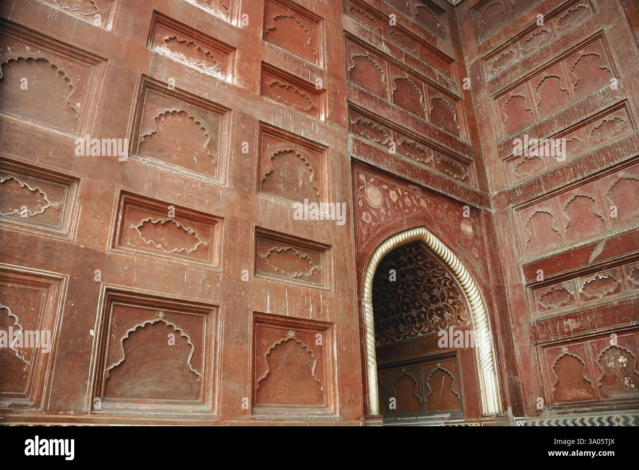 Carved stone work on wall of masjid enclosure Taj Mahal, Agra, Uttar ...