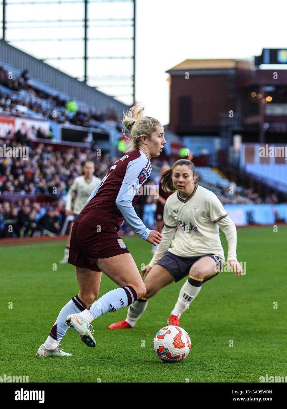 Birmingham, England, March 2nd 2025: Missy Bo Kearns (7 Aston Villa) on ...