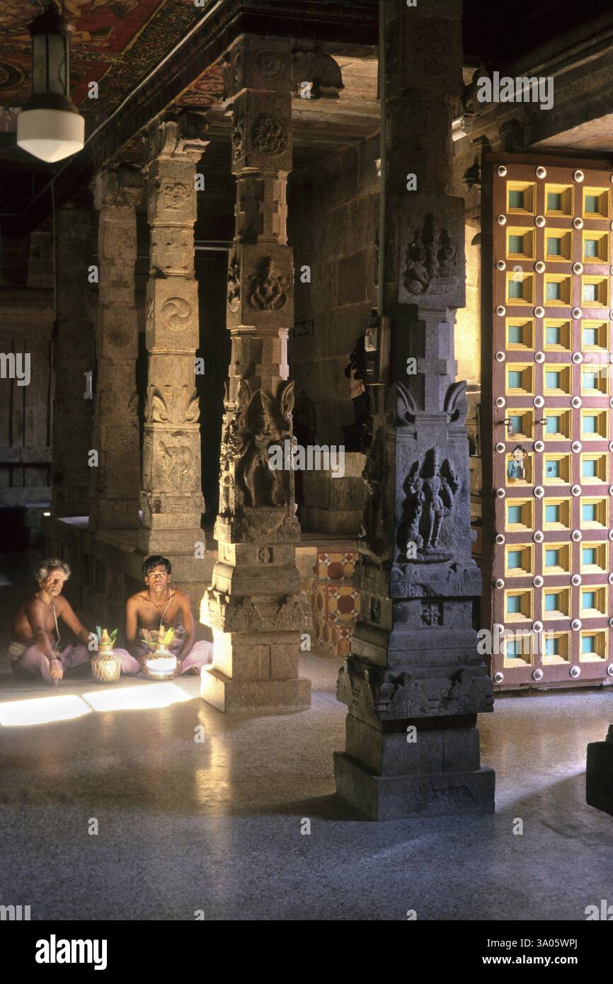 Sculpted pillars wooden doors Soorakudi Shiva temple 1 of the 9 clan ...
