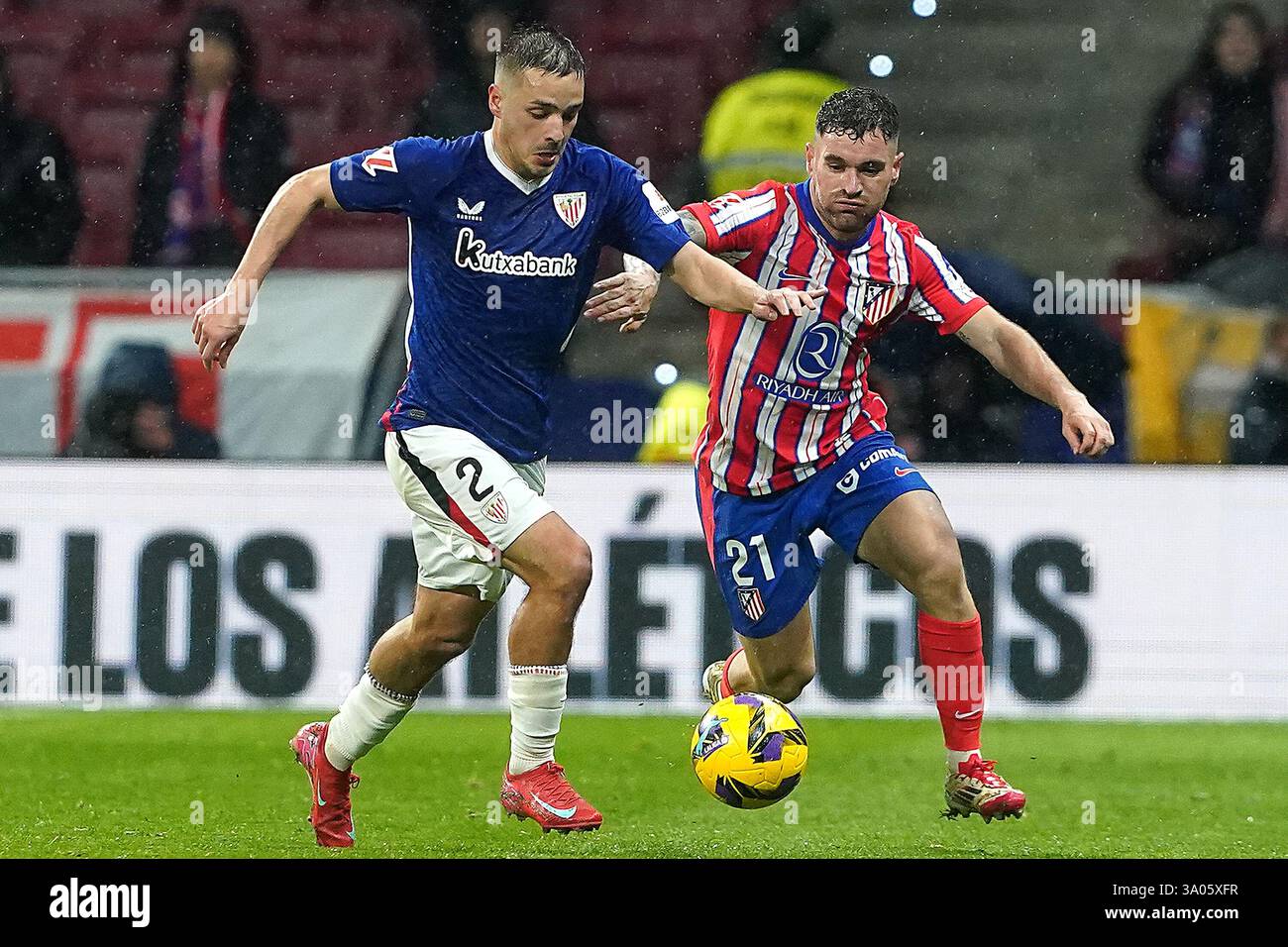 Atletico de Madrid's Javi Galan (r) and Athletic de Bilbao's Andoni ...