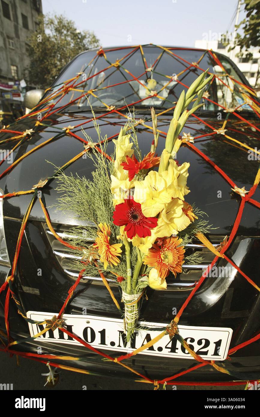 Decorated car for Indian wedding to bring bride, Bombay Mumbai ...