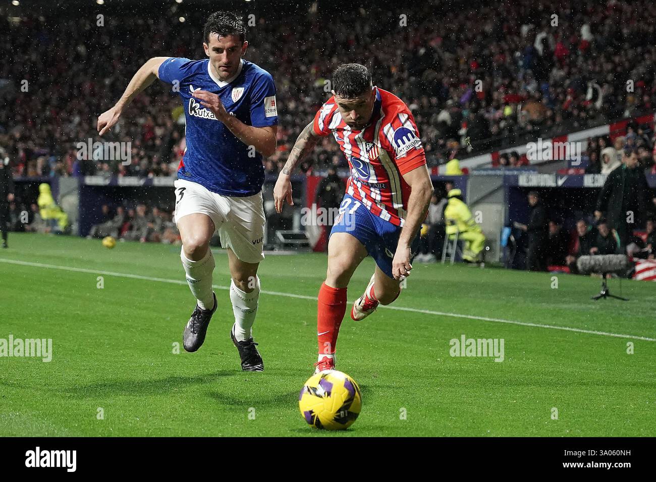 Atletico de Madrid's Javi Galan (r) and Athletic de Bilbao's Dani ...