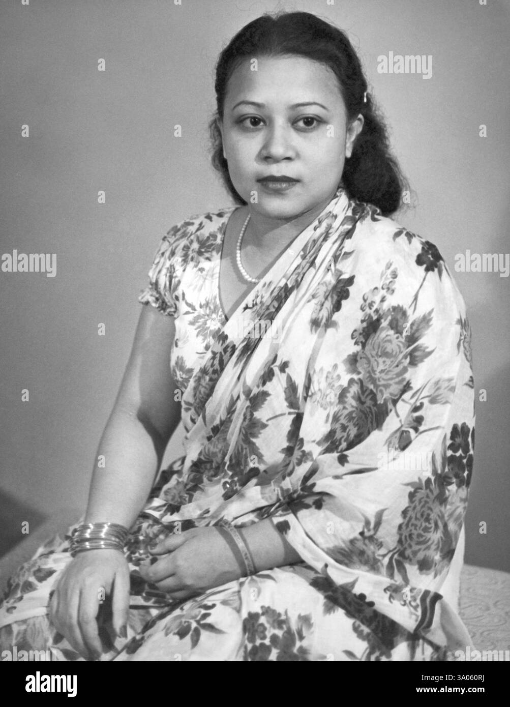 Indian woman portrait 1940s hi-res stock photography and images - Alamy