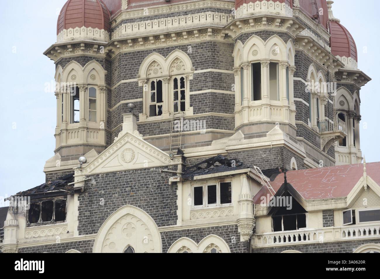 Burn window of Taj Mahal hotel, after terrorist attack by Deccan ...