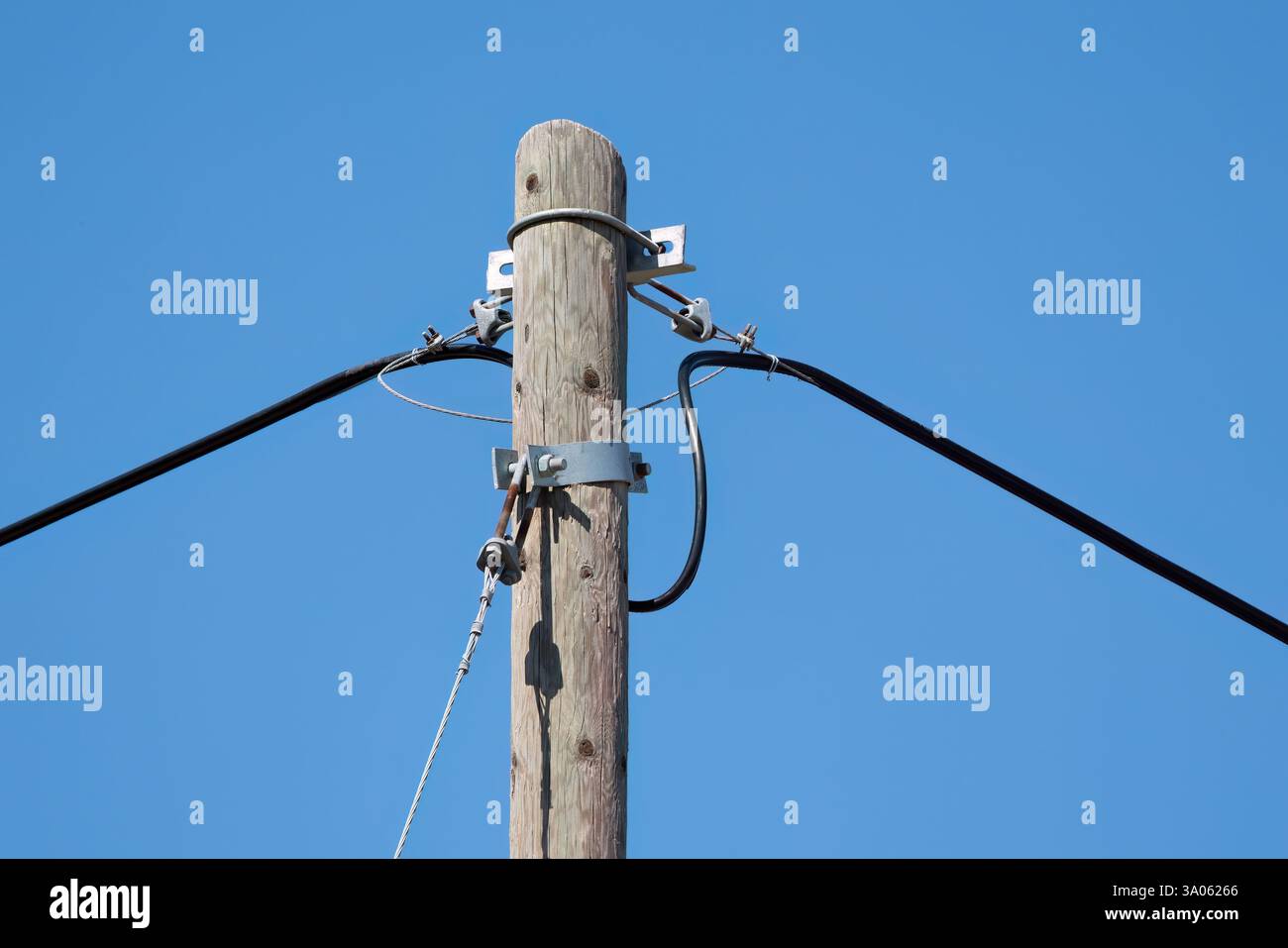 Vintage electric pole wires hi-res stock photography and images - Alamy