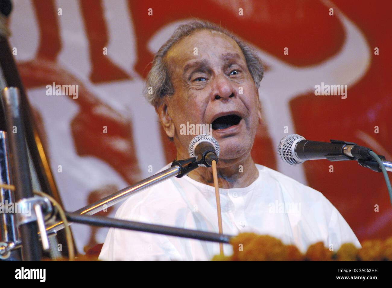 Pandit Bhimsen Joshi, Music, Indian Classical Music, Raga, Performing ...