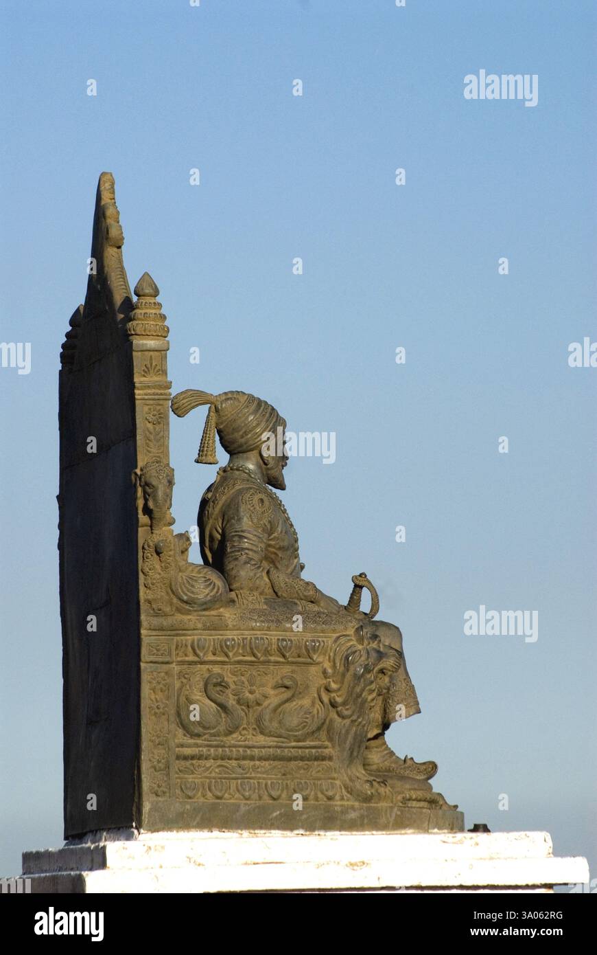 Statue of chhatrapati shivaji maharaj at Raigad fort, Maharashtra ...