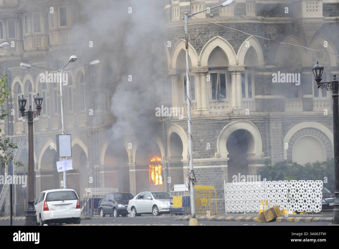 Fire inside the Taj Mahal hotel, after terrorist attack by Deccan ...