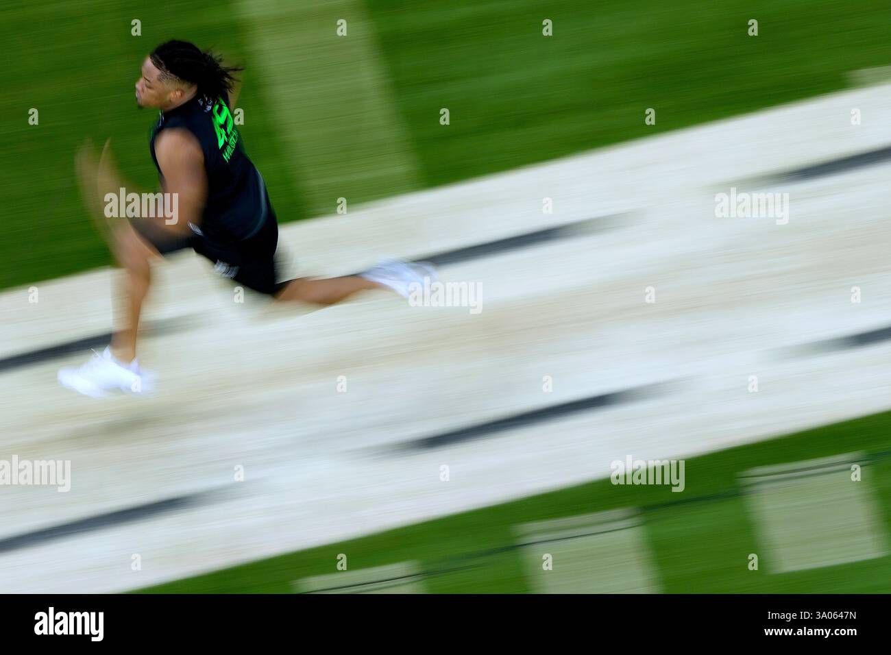 Georgia offensive lineman Jared Wilson runs in the 40-yard dash at the ...