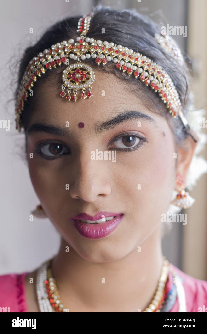 Girl wearing jewellery for Bharat Natyam dance Pune Maharashtra India ...