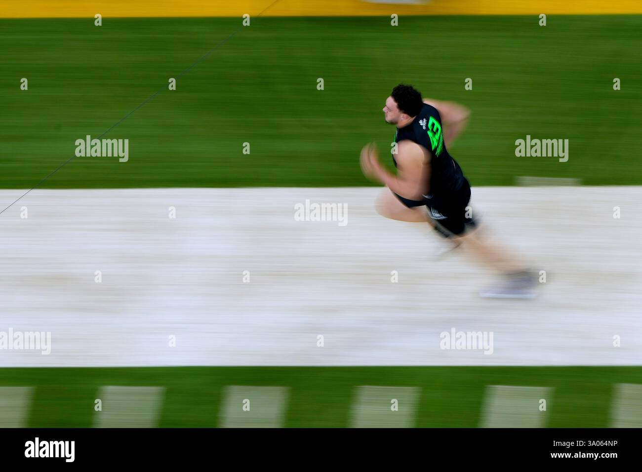Iowa State offensive lineman Jalen Travis runs in the 40-yard dash at ...