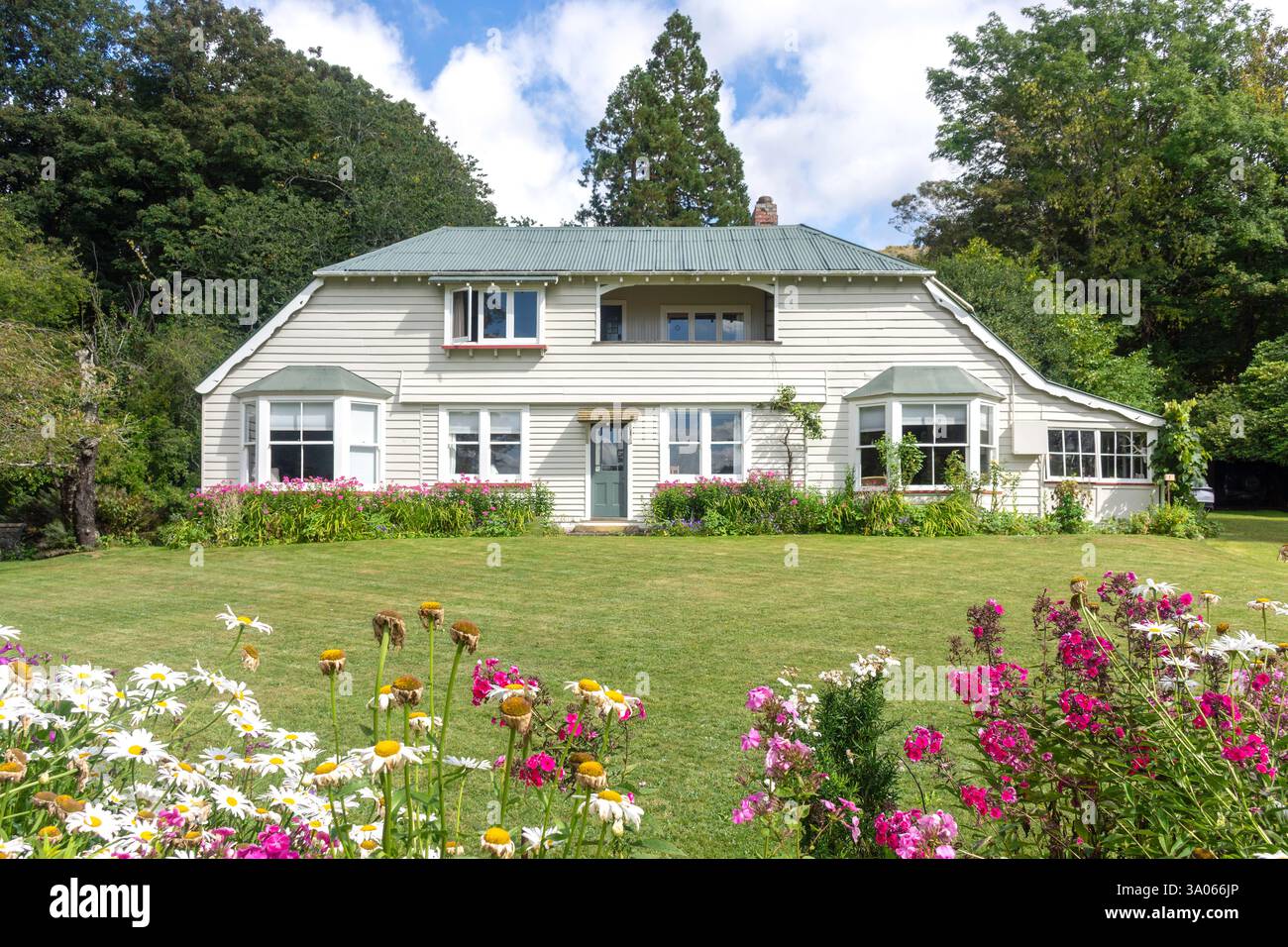 Historic Steventon Homestead (1855) and garden, Whitecliffs Road ...