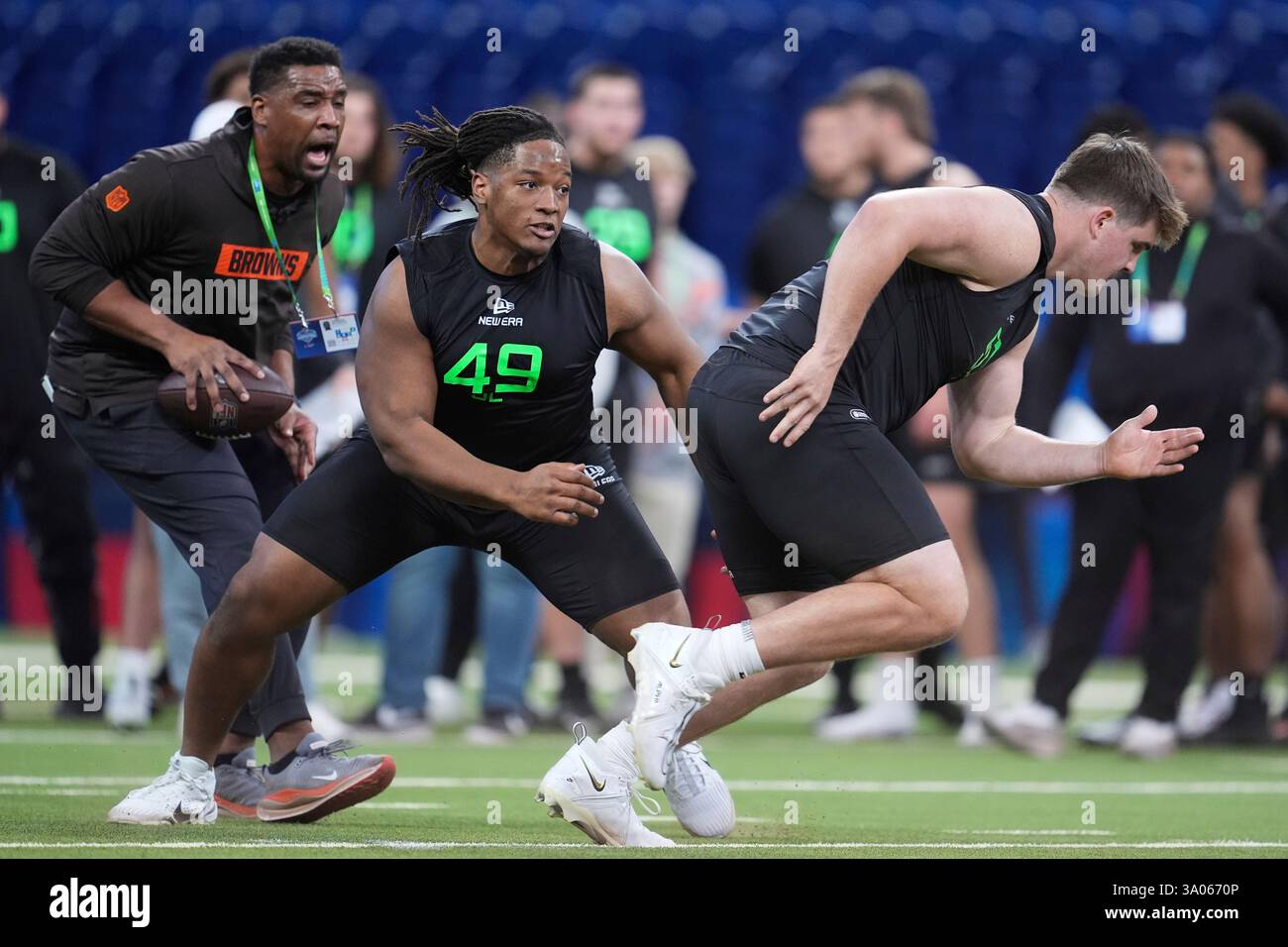 Georgia offensive lineman Jared Wilson (49) and North Dakota State ...