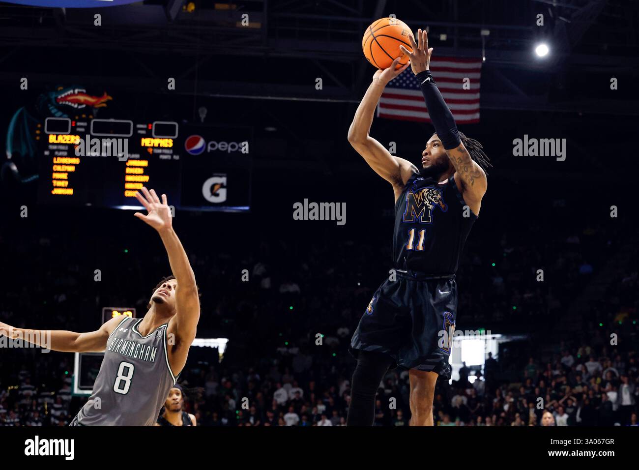 Memphis guard Tyrese Hunter (11) shoots a shot as UAB guard Efrem ...